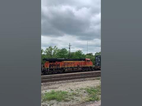 BNSF H1 Leader Hornshow! #trains #railfanning #railfan - YouTube