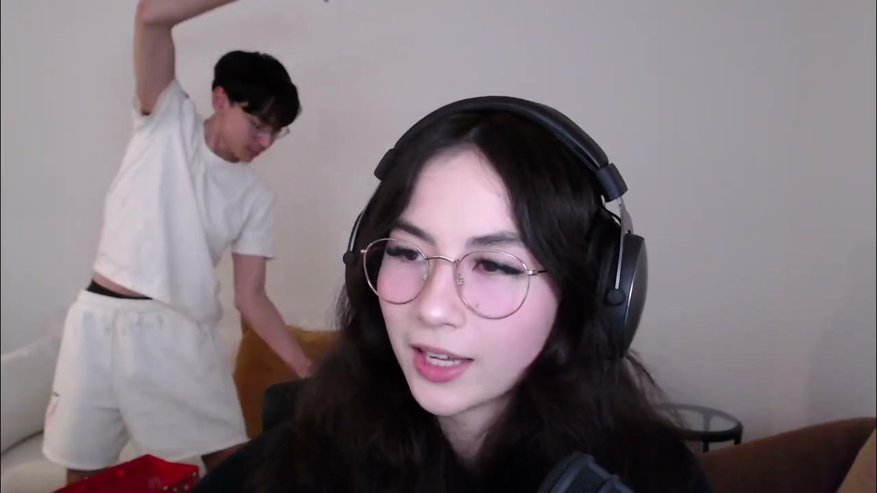 SEN TenZ shows his yoyo tricks on kyedae's stream! - YouTube