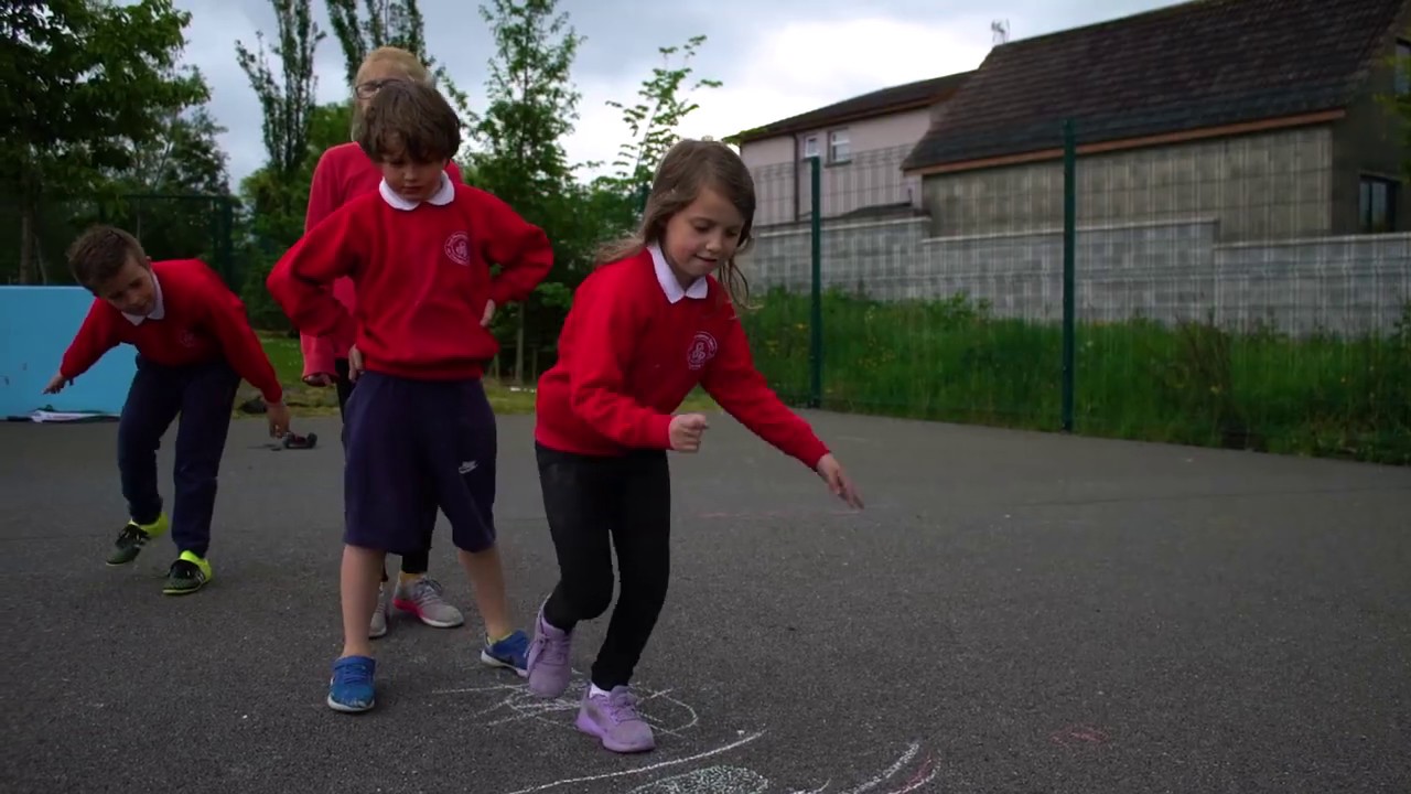 Louth Chalk Free Play Programme - How to Play Jump Hop - YouTube