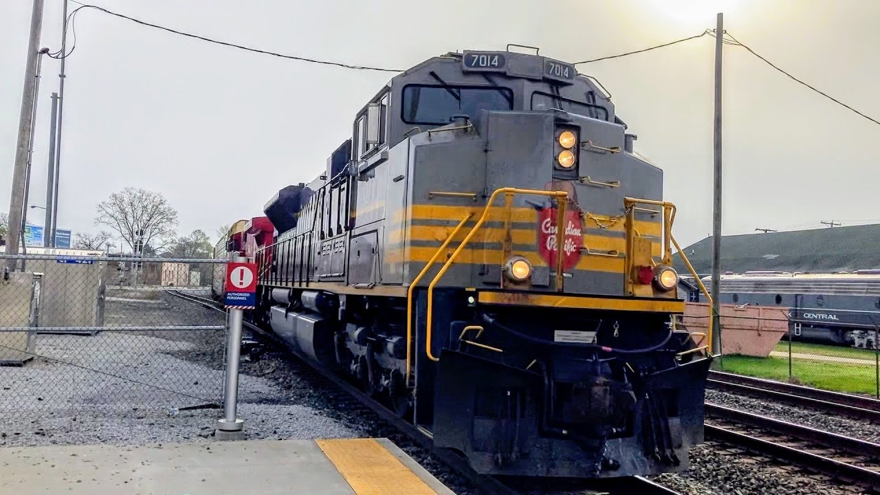 CP 7014 leads CP 147 in Elkhart Indiana 4/17/21 - YouTube
