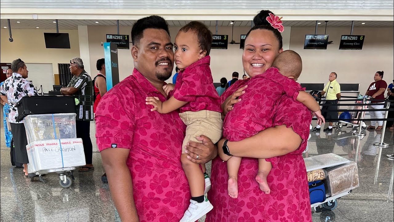 Son crys saying bye to his papa in Samoa - YouTube
