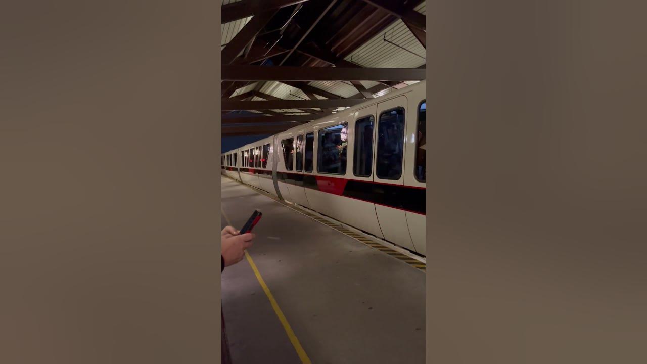 Black Monorail Train pulling into the station at Disney’s Polynesian Resort! #train #monorail ...