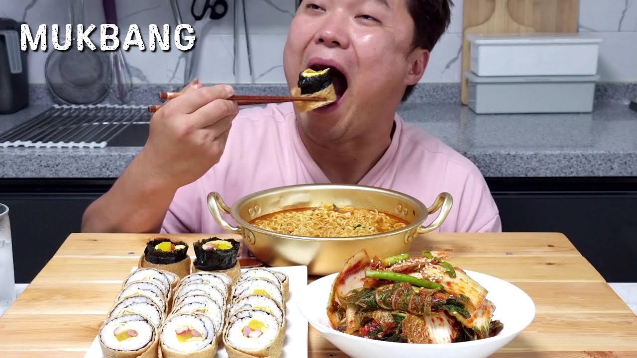 말아 먹는 유부김밥에 진라면 먹방 🍜 Kimbap ramen eating show mukbang - YouTube