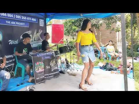 Bercanda - Elvy Sukaesih cover by Neng Sinar Manist