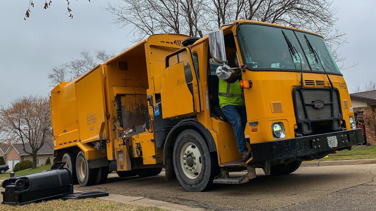 City of Dubuque: Autocar ACX Labrie MSL - YouTube