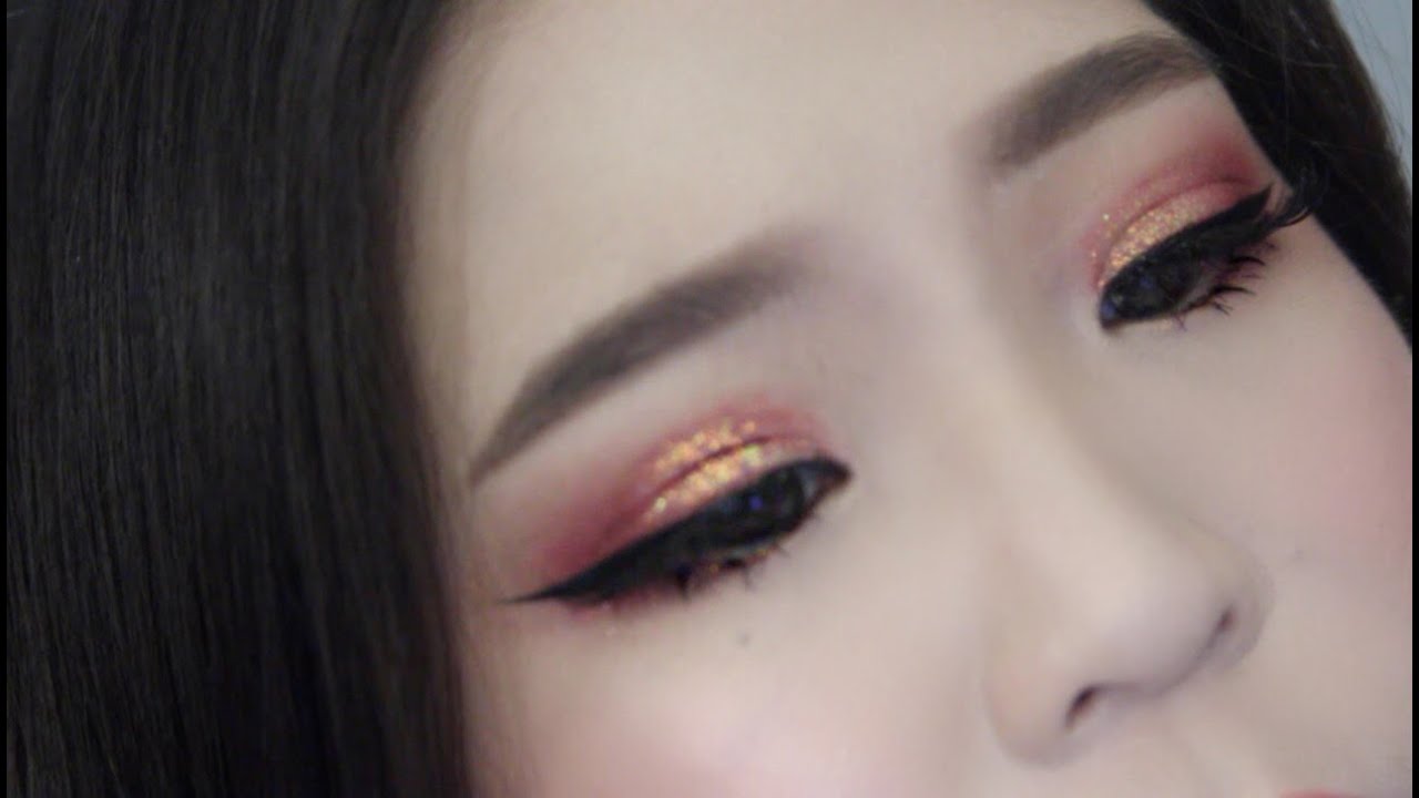 Raspberry Lemonade Glitter Eye Makeup Tutorial - YouTube