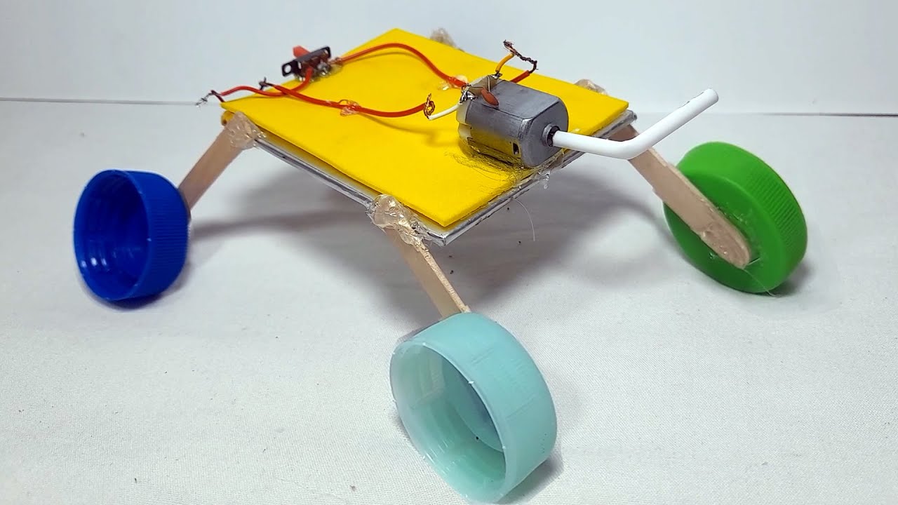 Robot loco de materiales reciclables muy facil de hacer en casa - YouTube