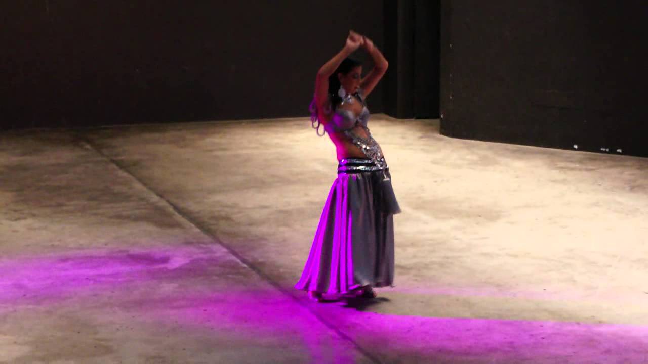 Lilian Reyes / Taheya Carioca Gala Leyenda Al Nujun 2013 - YouTube