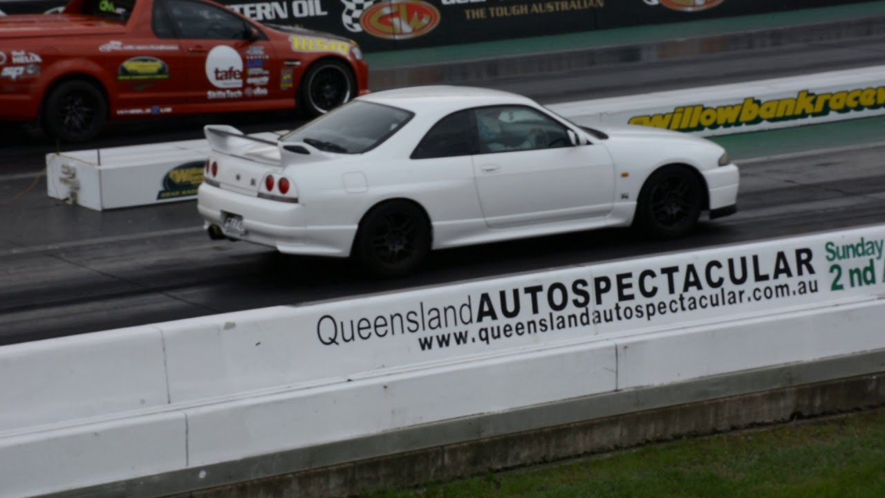 R33 GTR vs Holden Ute - YouTube