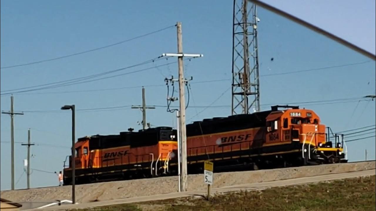 BNSF 1684 & 3104 Engines - YouTube