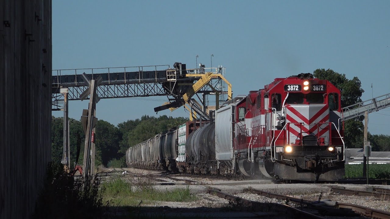 Rare ex-NW S5T on WAMX 3872 through Oakland, IL - YouTube