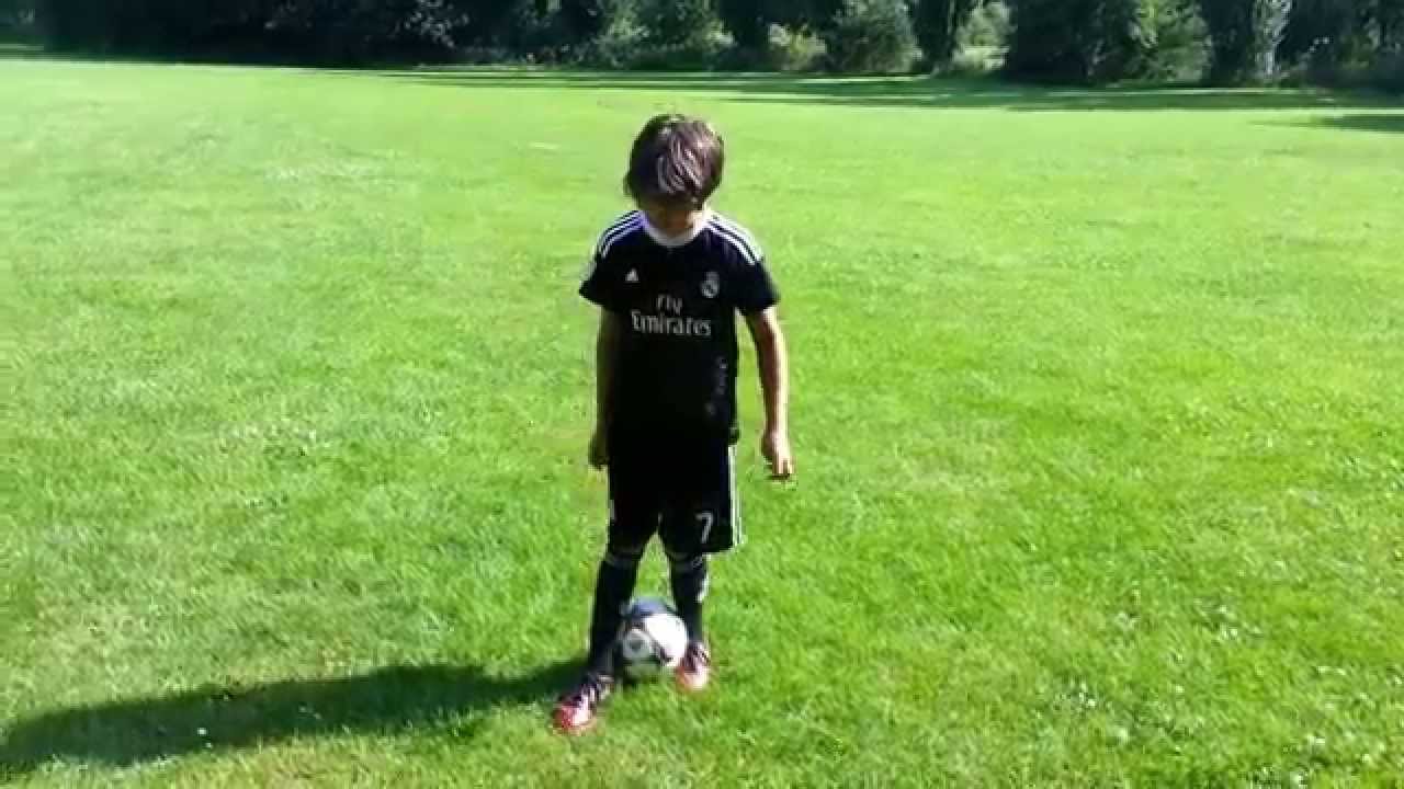 Ronaldo Rainbow Flick Football Tutorial - YouTube