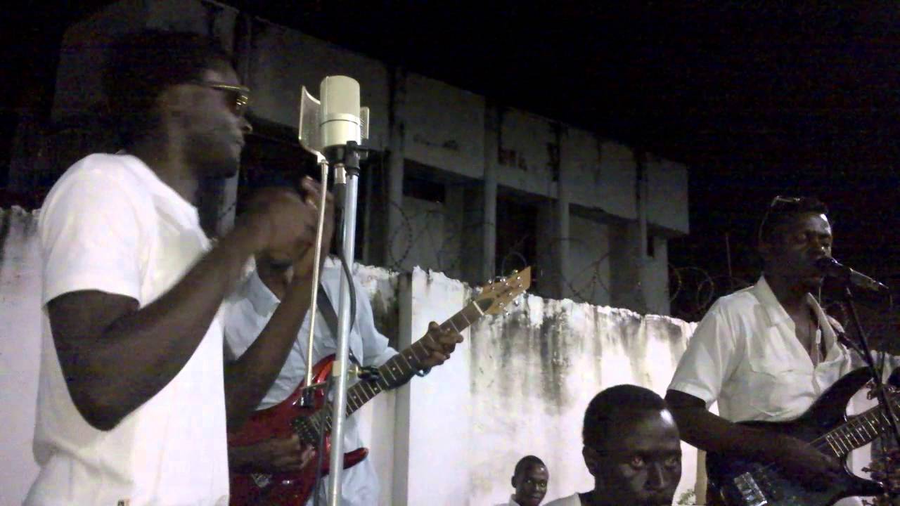 Le 17 Mai 2015 Mbutu Mbutu Musik chez SADI - YouTube