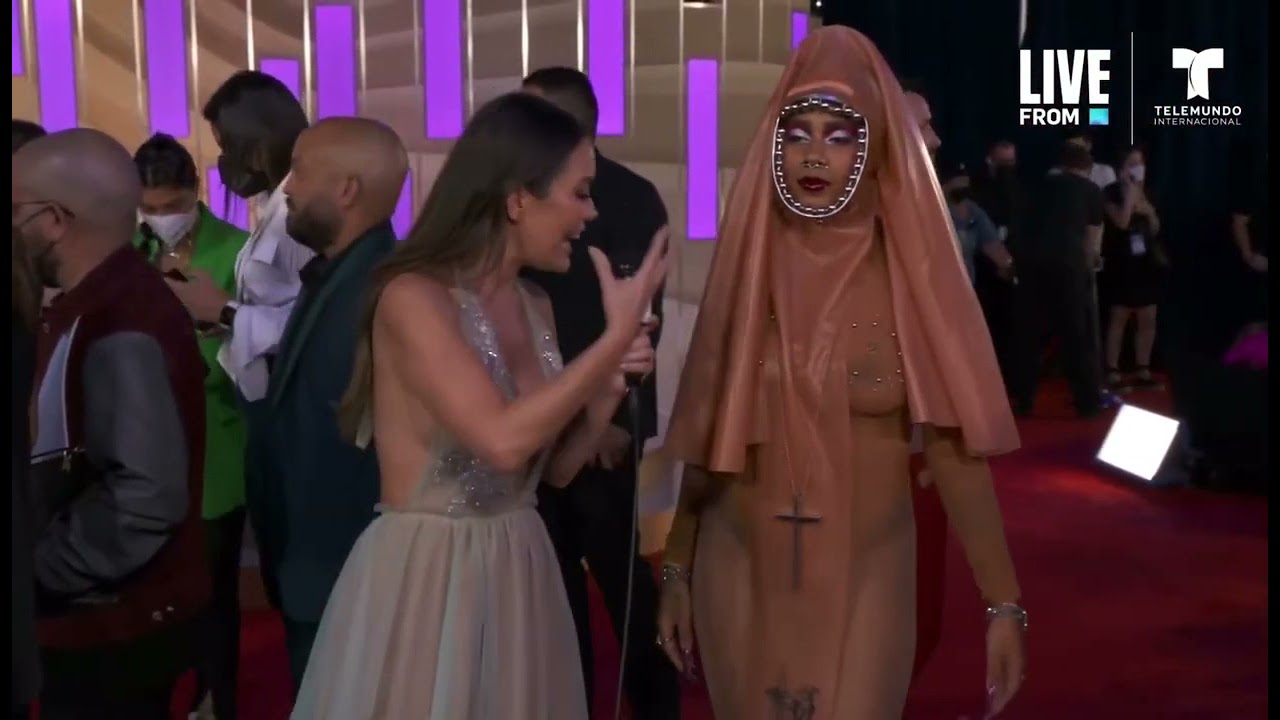 TOKISHA EN LOS PREMIOS BILLBOARD 2021 INCREÍBLE VESTUARIO - YouTube