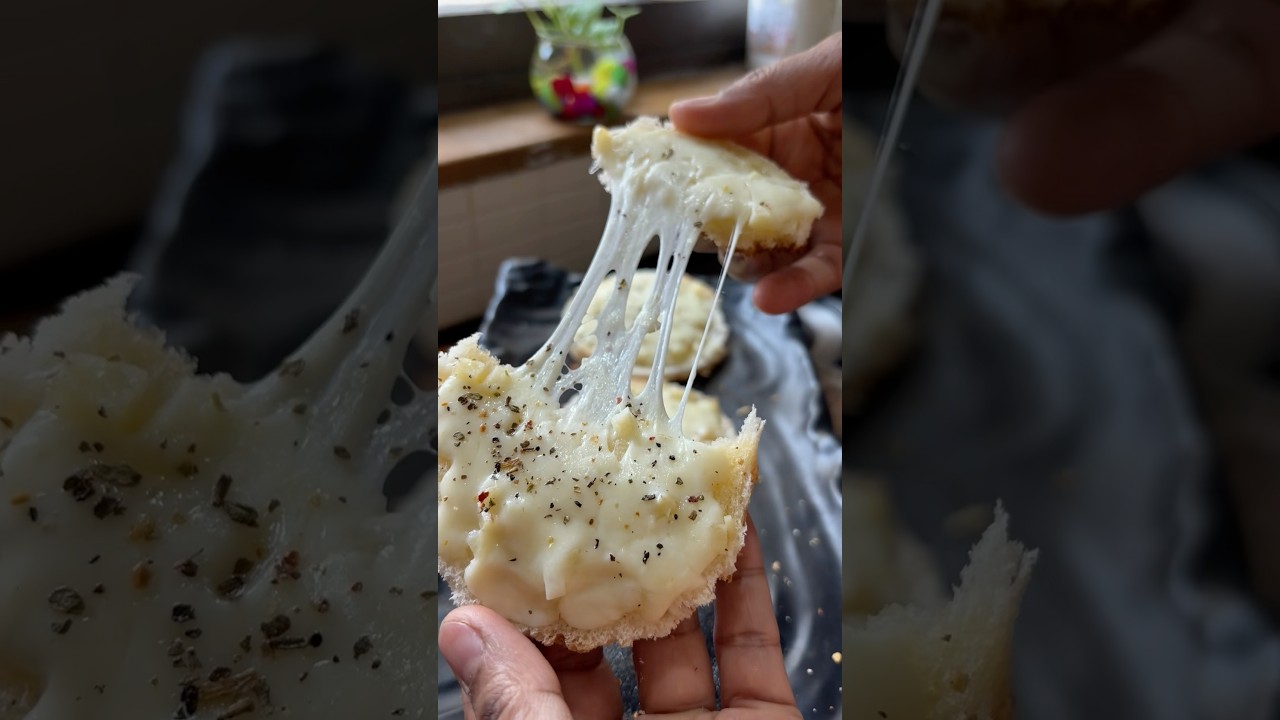 Domino’s style Chessy Garlic Bread😋 #cheese #garlicbread # ...