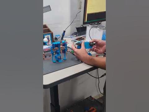Robot baby steps #3dprinting #arduinorobot #arduino #robot - YouTube