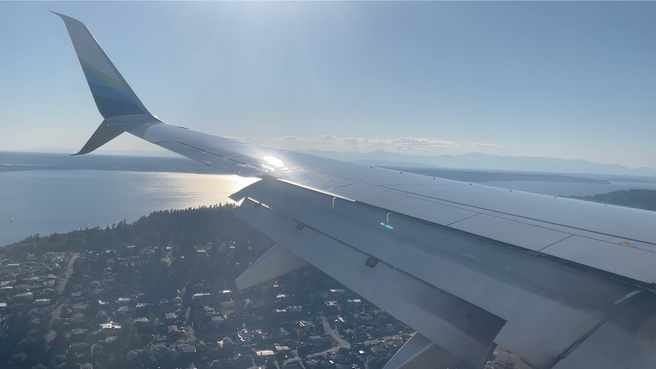 Alaska Airlines Boeing 737-900ER (Winglets) Landing at Seattle-Tacoma ...