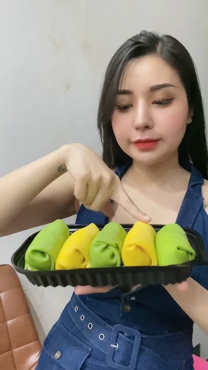 Durian crepe so delicious/ bánh crepe sầu riêng siêu ngon #food #crepe #durian - YouTube