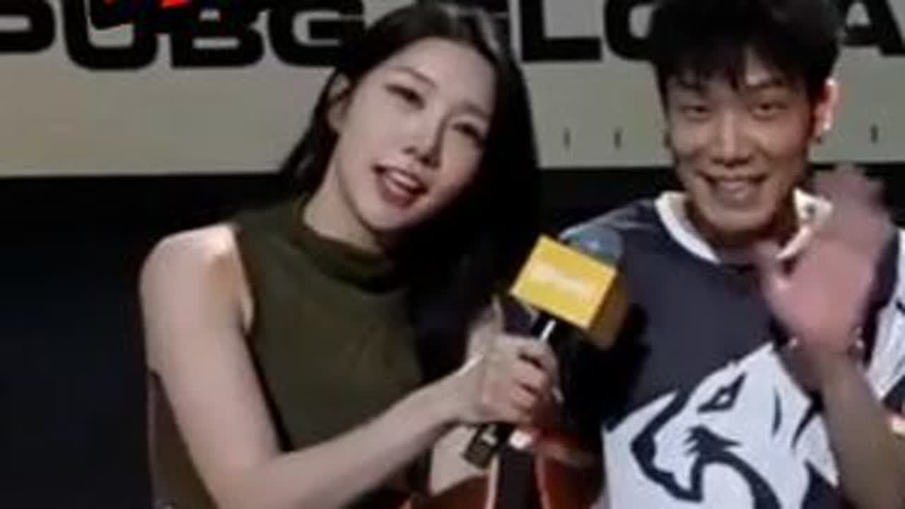 可爱捏！鬼皇赛中采访在线卖萌 #绝地求生 #17战队 #PUBG #17shou - YouTube