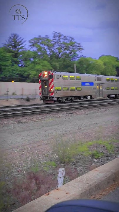 Double Loco Inbound Metra Train Leaving Naperville #shorts - YouTube