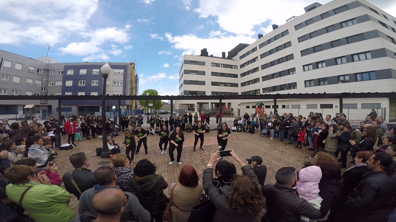 Zumba Alma Funky - YouTube