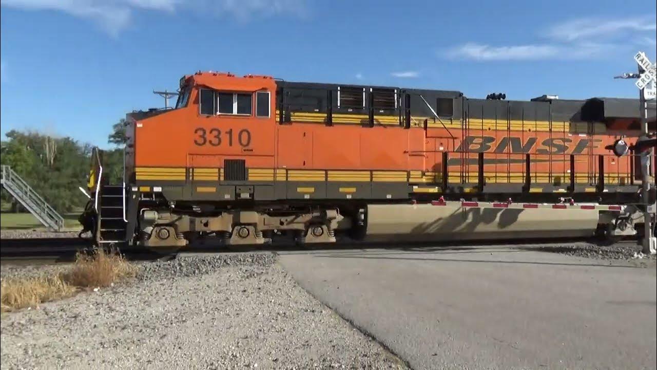 BNSF 3310 leads an empty coal train at Pacific Junction, Iowa. - YouTube