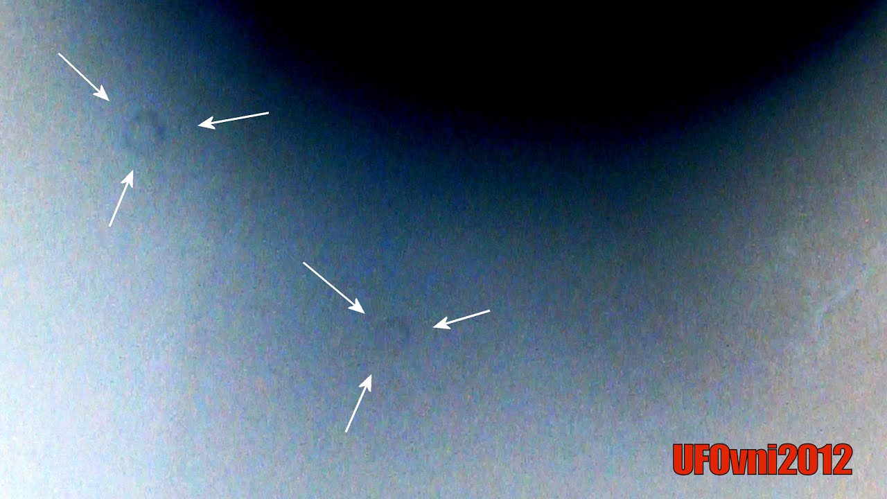OVNIs en forme d'anneau filmés dans les espace par le télescope (Ring-shaped UFOs filmed in ...