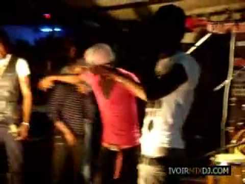 Prince Yaweli en Showtime au concert de DJ Arafat.flv