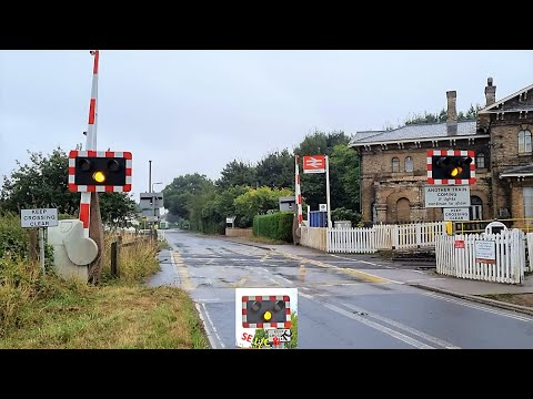Collingham Level Crossing, Nottinghamshire - YouTube