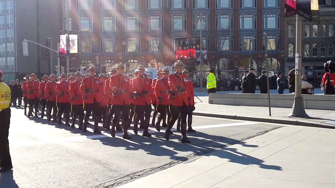 Parade Square ceremony formation 11 November 2014 - YouTube