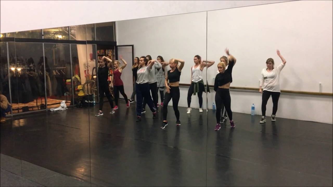 Waacking Class for Beginners | Cracow, Poland - YouTube