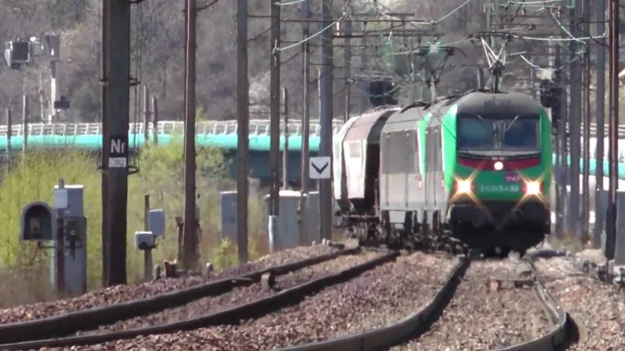 Triple traction and engines moves in the "Alpes" mountains. - YouTube