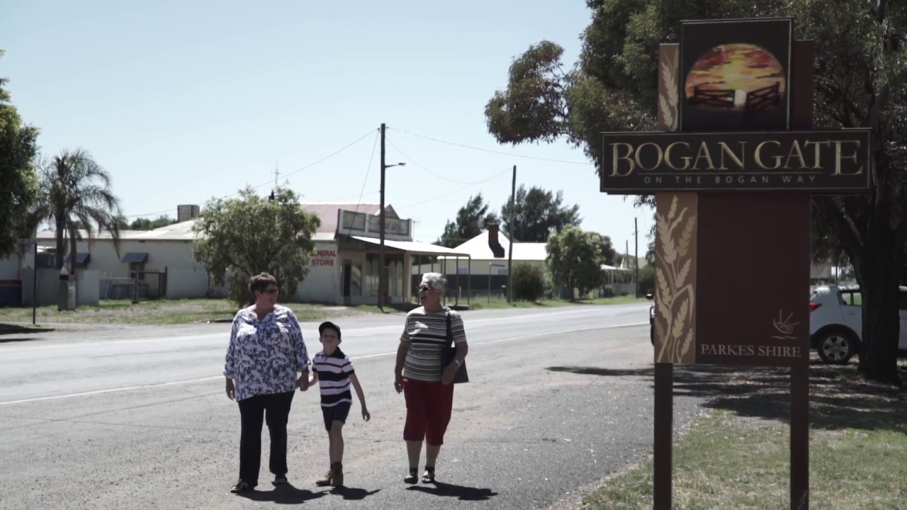 Be welcomed in Bogan Gate - YouTube