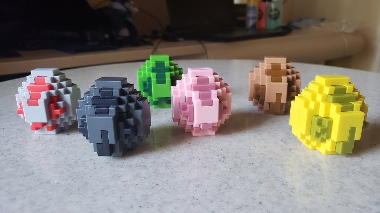 ABRINDO NOVOS OVOS DE MINECRAFT NA VIDA REAL. OLHA O QUE TEM DENTRO ...