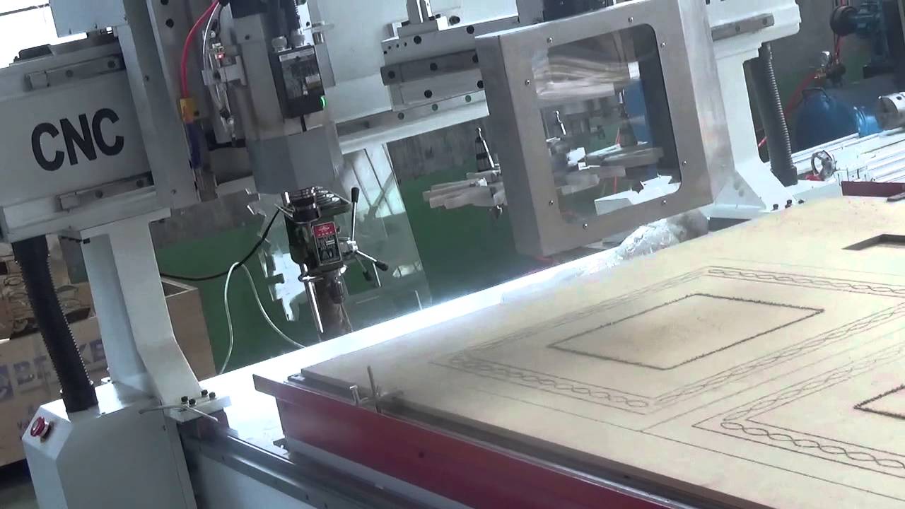 OMNI 1325 CNC Router with Carrousel ATC - YouTube