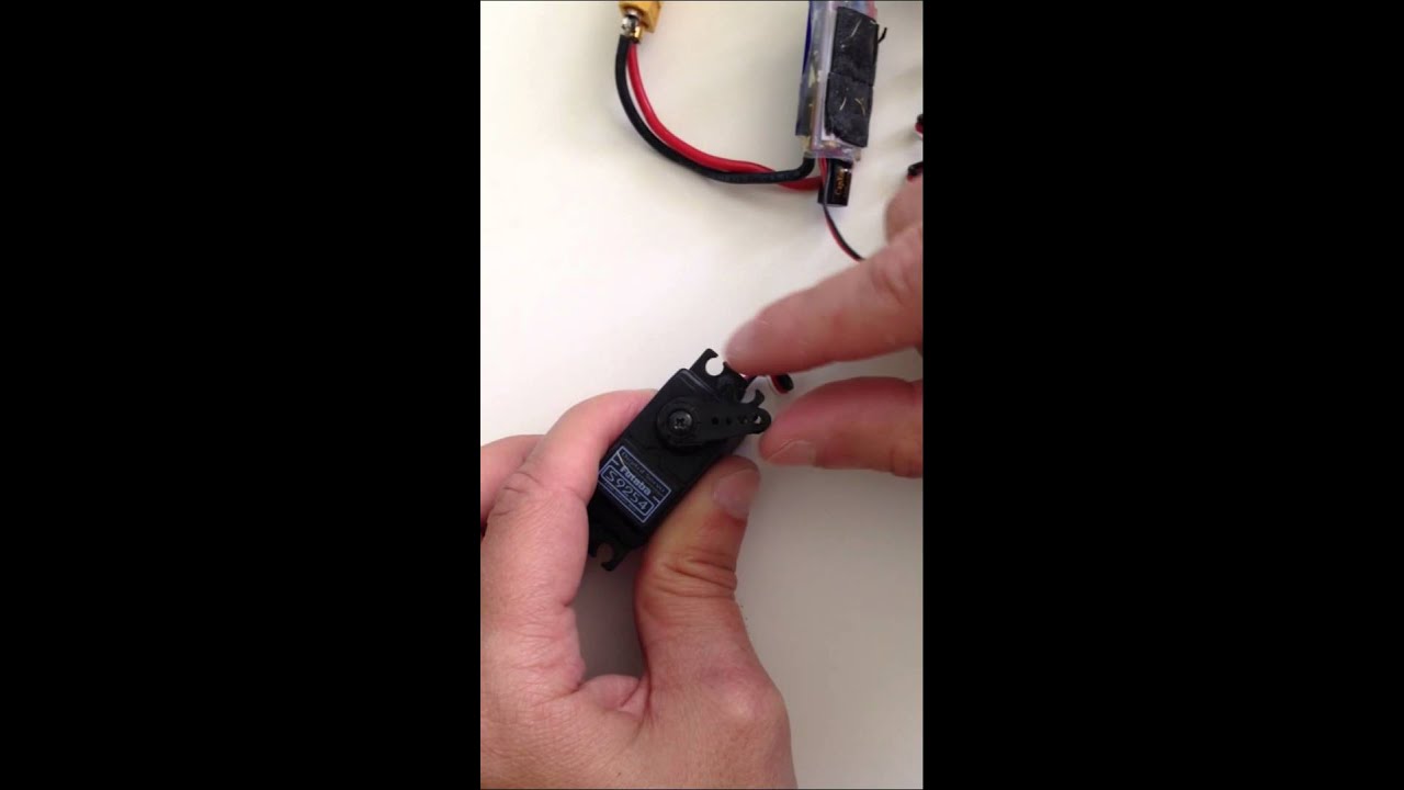 Servo Futaba S9254 - YouTube