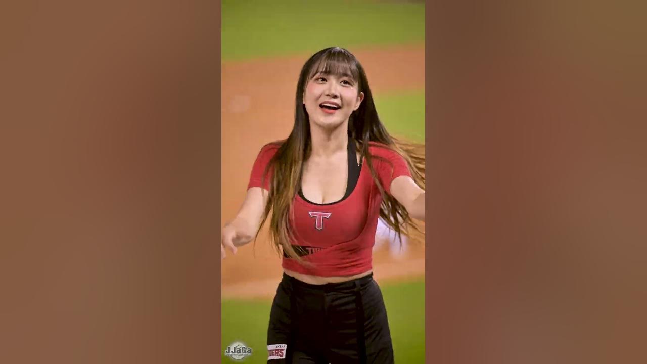 4K 230429 '9회초 응원' 변하율 치어리더 (Ha-Yul) 직캠 By.JJaGa - YouTube