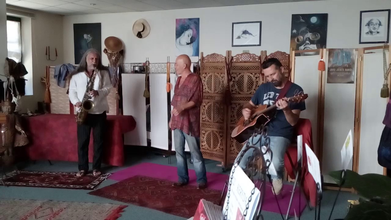 Juke Joints Band trio acoustique heartattack and vine - YouTube