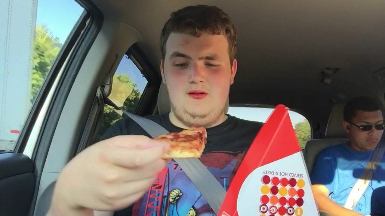 First Taste Of 7-Eleven Pepperoni Pizza and Spicy Chicken Wings - YouTube