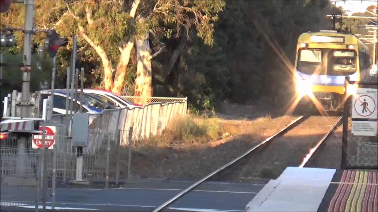 Altona (Melbourne Railway Vlog 70) - YouTube