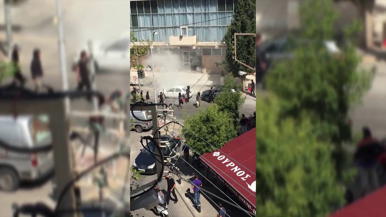 Κρητικοί ξυλοφορτώνουν ροπαλοφόρους του Σύριζα στο Ρέθυμνο - YouTube