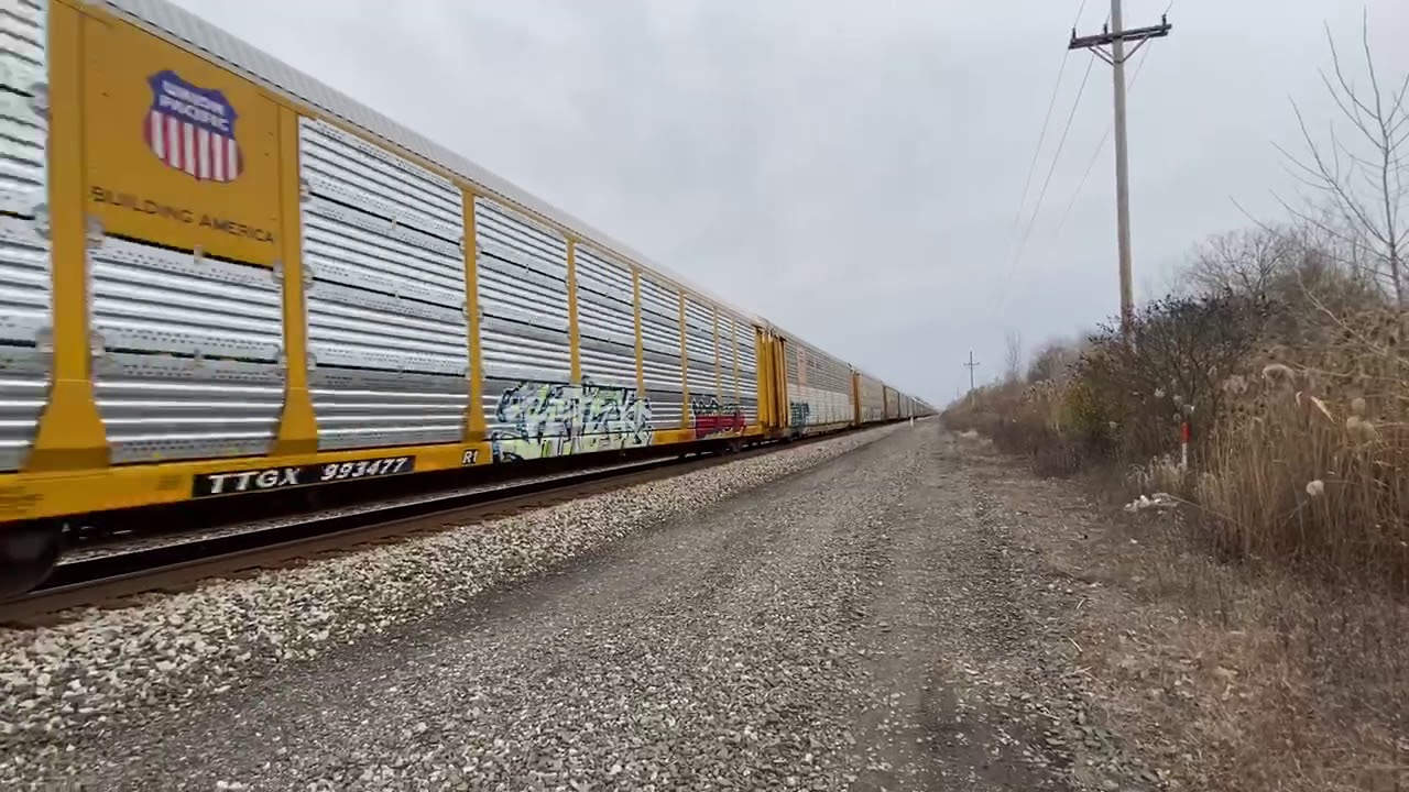 122: CSX mixed freight meets Amtrak maple leaf in chili, ny - YouTube