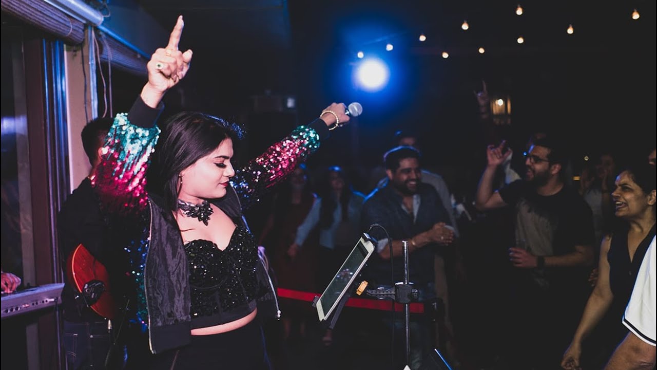 Indian Female Bollywood Singer Live Track Singer Band Performance ...