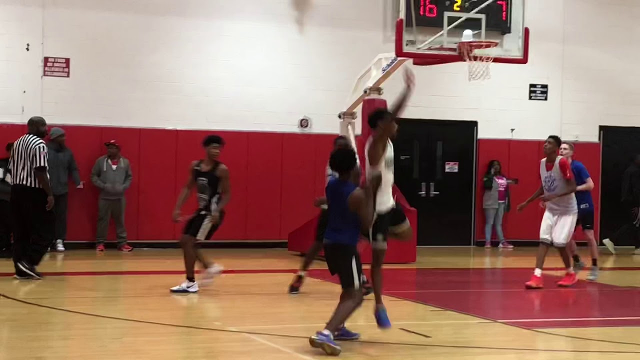 ‪Southfield Christian 2019 Jon Sanders II did all he could to keep his ...