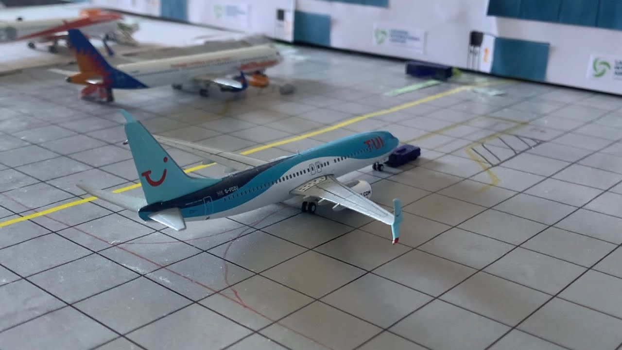 MIDDAY MADNESS Busy Midday UK Airport Update - YouTube