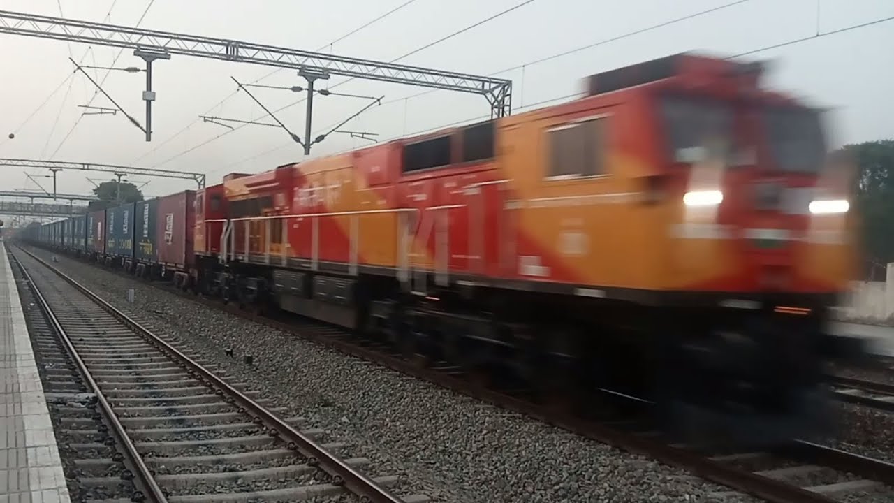 WDG4G DIESEL LOCOMOTIVE WITH CONCOR CONTAINER FREIGHT TRAINS IN INDIAN ...