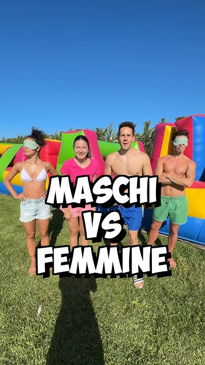MASCHI vs FEMMINE nei GONFIABILI 😂 - YouTube