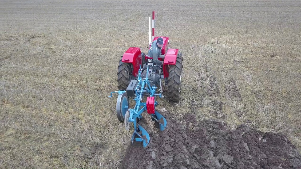 12” classic conventional match ploughing with Massey Ferguson - YouTube