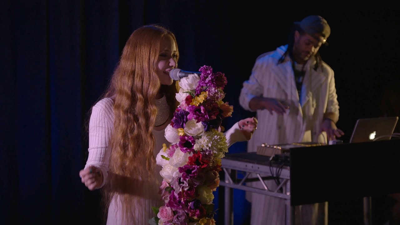 iyla - "California" and "Juice" (Live at YouTube Space London) - YouTube