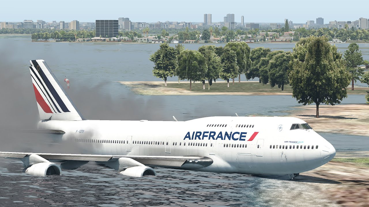 B747 Emergency Landing On A Short Runway Because Low Fuel [XP11] - YouTube